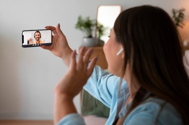 10 Video Chat Websites To Meet Strangers Online